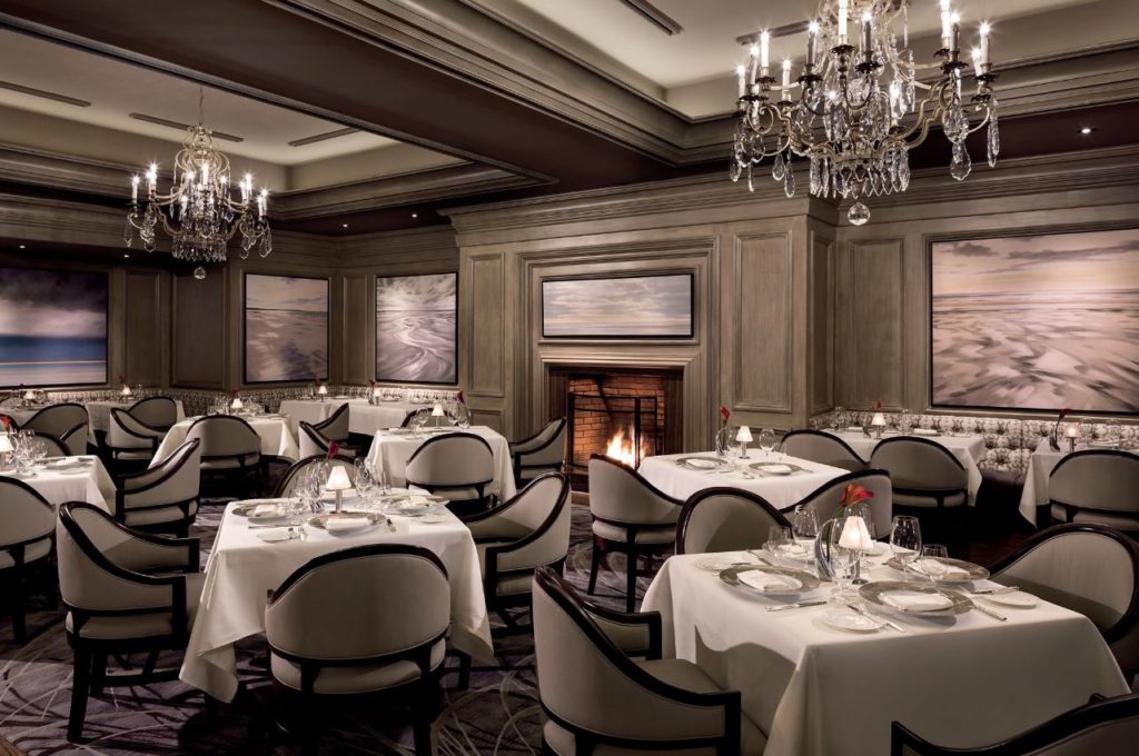 Spoil Yourself at These Premium Naples Restaurants – DeVoe Cadillac Blog